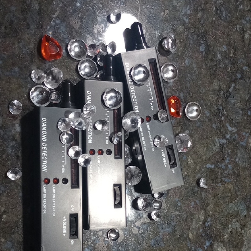 Diamond Detection Device With Silver Finish - Gem